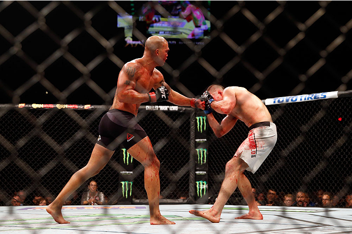 Retrospectiva UFC: Relembre as melhores disputas de cinturão em 2015 | UFC